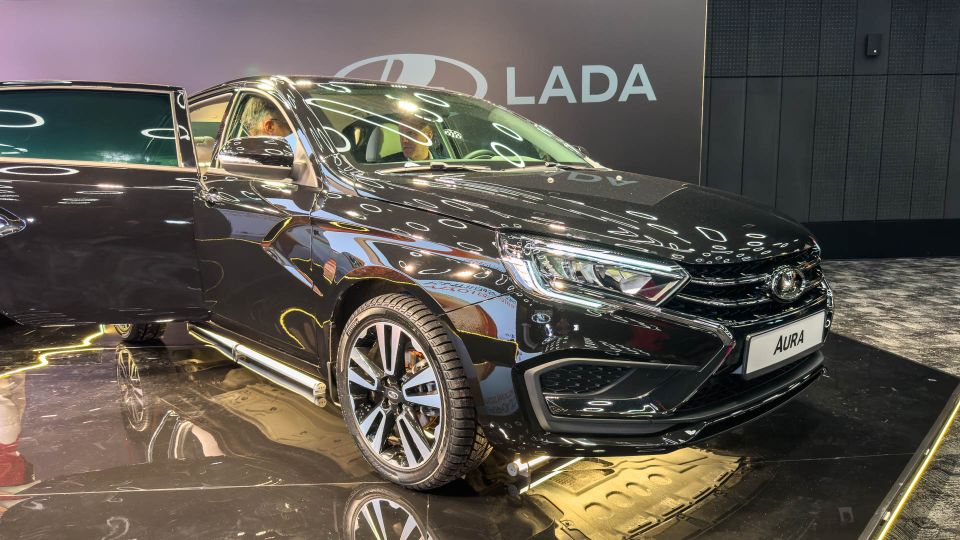 АвтоВАЗ с 1 января резко снизил цены на LADA Aura, но стала ли покупка ...